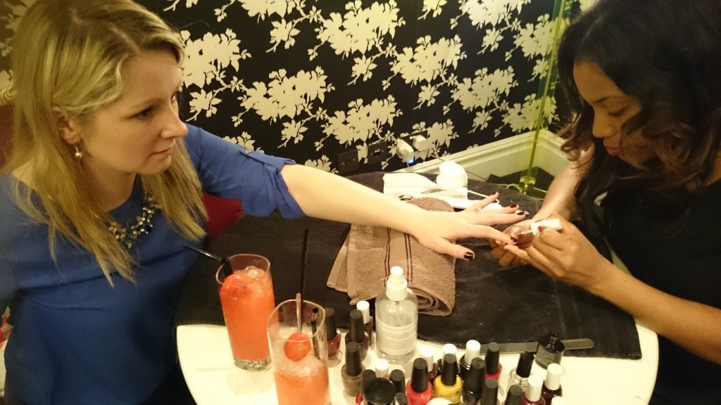 ‘Bumbles of Rice’ gets her nails done – Dr. How's Science Wows